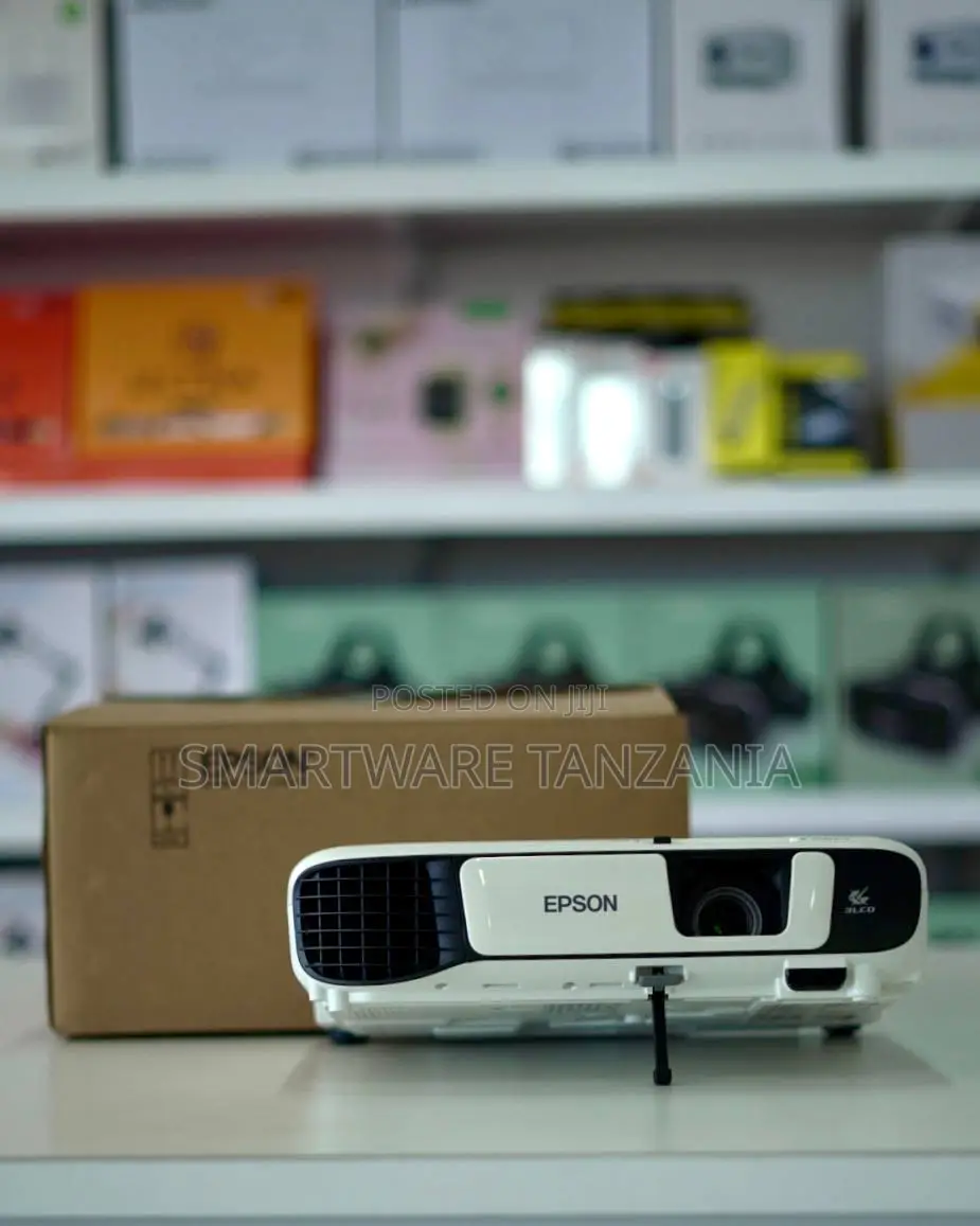 Epson Eb-S41 3lcd Projector for Presentations Entertainment in ...
