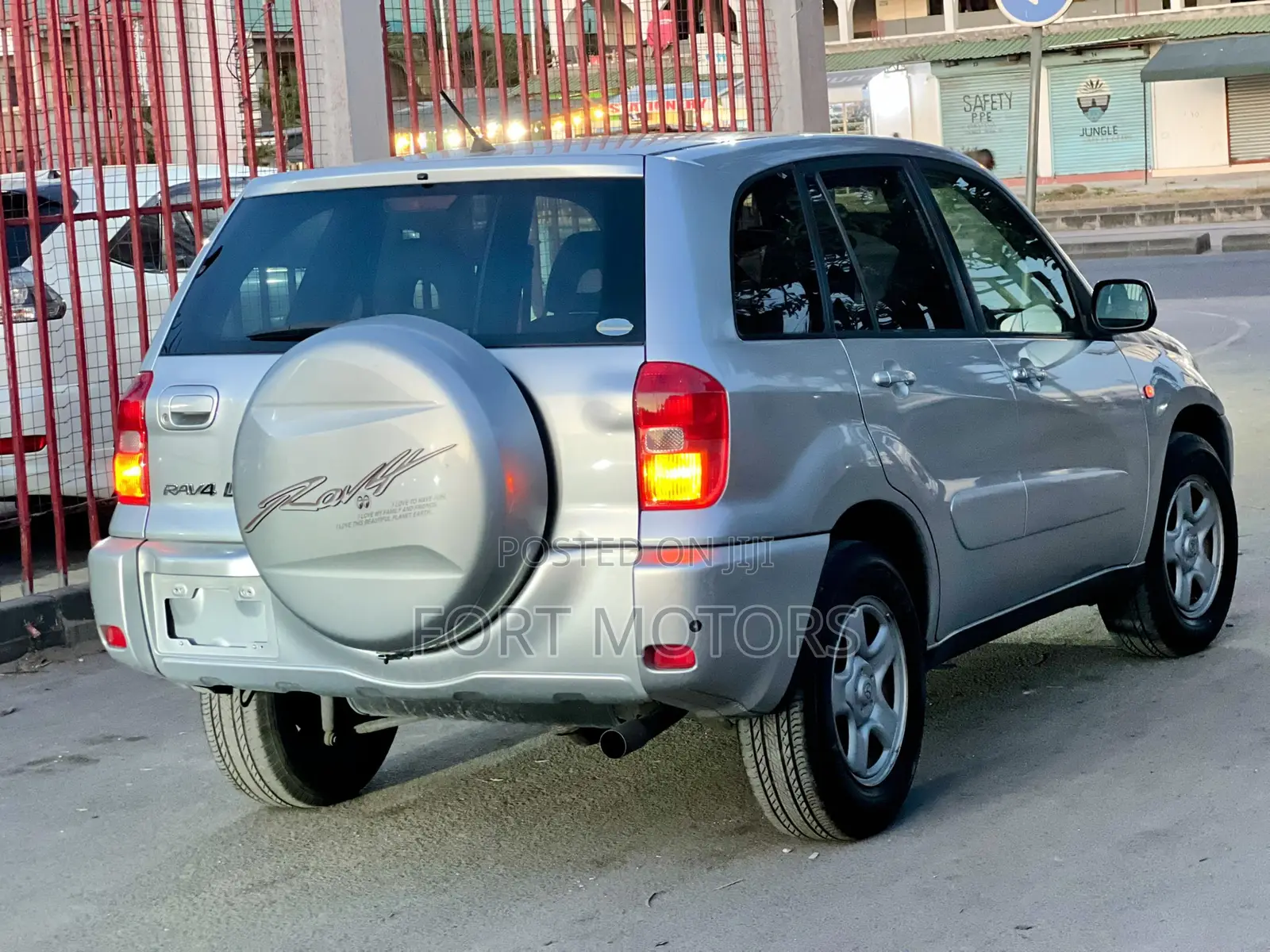 Toyota RAV4 2004 Gray in Kinondoni - Cars, Fort Motors | Jiji.co.tz