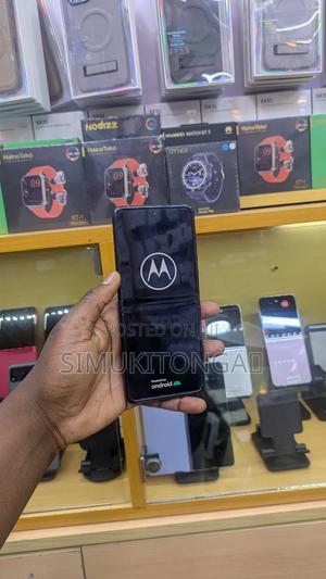 Motorola Razr 40 128 GB in Ilala - Mobile Phones, 𝐒𝐈𝐌𝐔 𝐊𝐈𝐓𝐎𝐍𝐆𝐀 | Jiji.co.tz