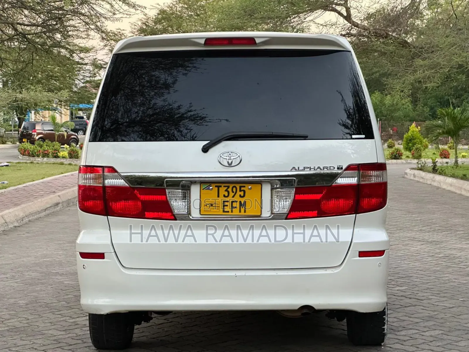 Toyota Alphard 2004 White in Kinondoni - Cars, Hawa Ramadhan | Jiji.co.tz