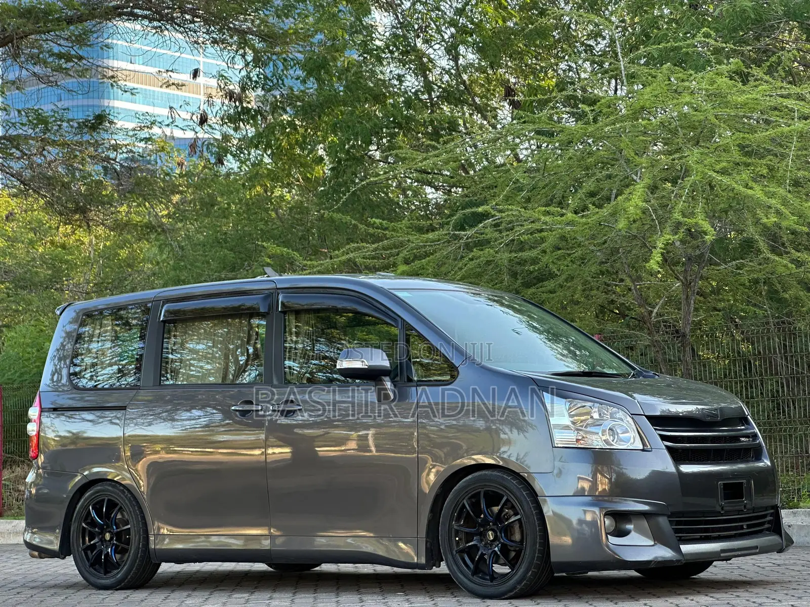 Toyota Noah 2.0 143hp FWD (8 Seater) 2010 Gray in Kinondoni - Cars ...