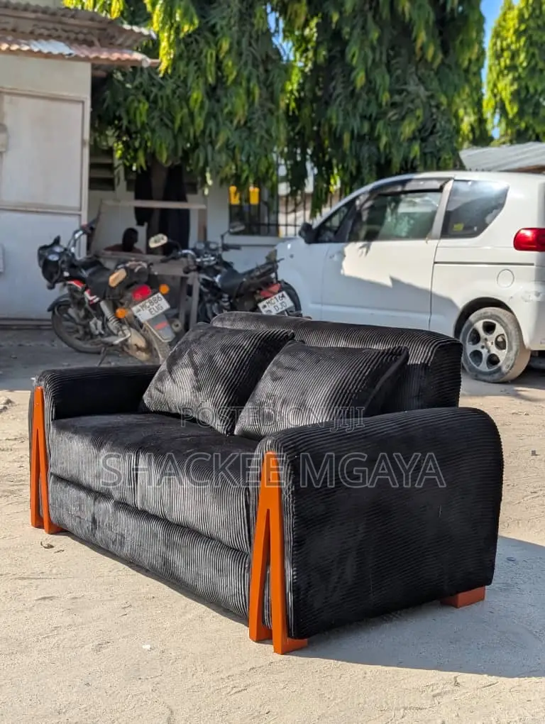 Good Sofaaa Two Seats in Kinondoni - Furniture, Shackee Mgaya | Jiji.co.tz