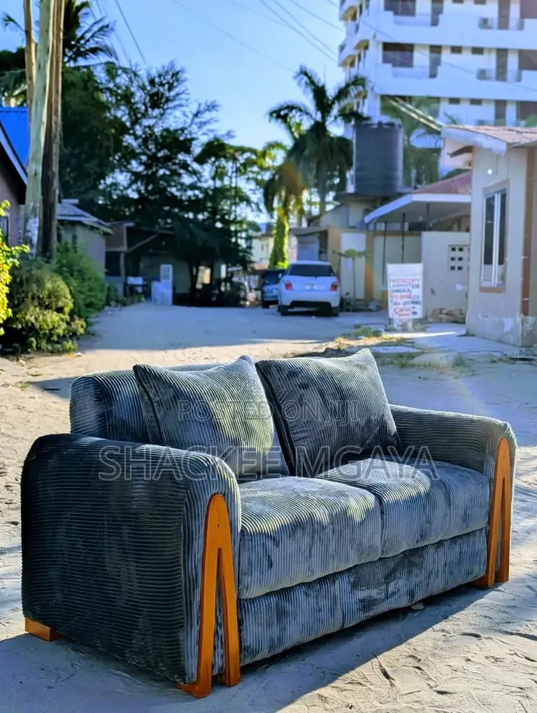 Good Sofaaa Two Seats in Kinondoni - Furniture, Shackee Mgaya | Jiji.co.tz