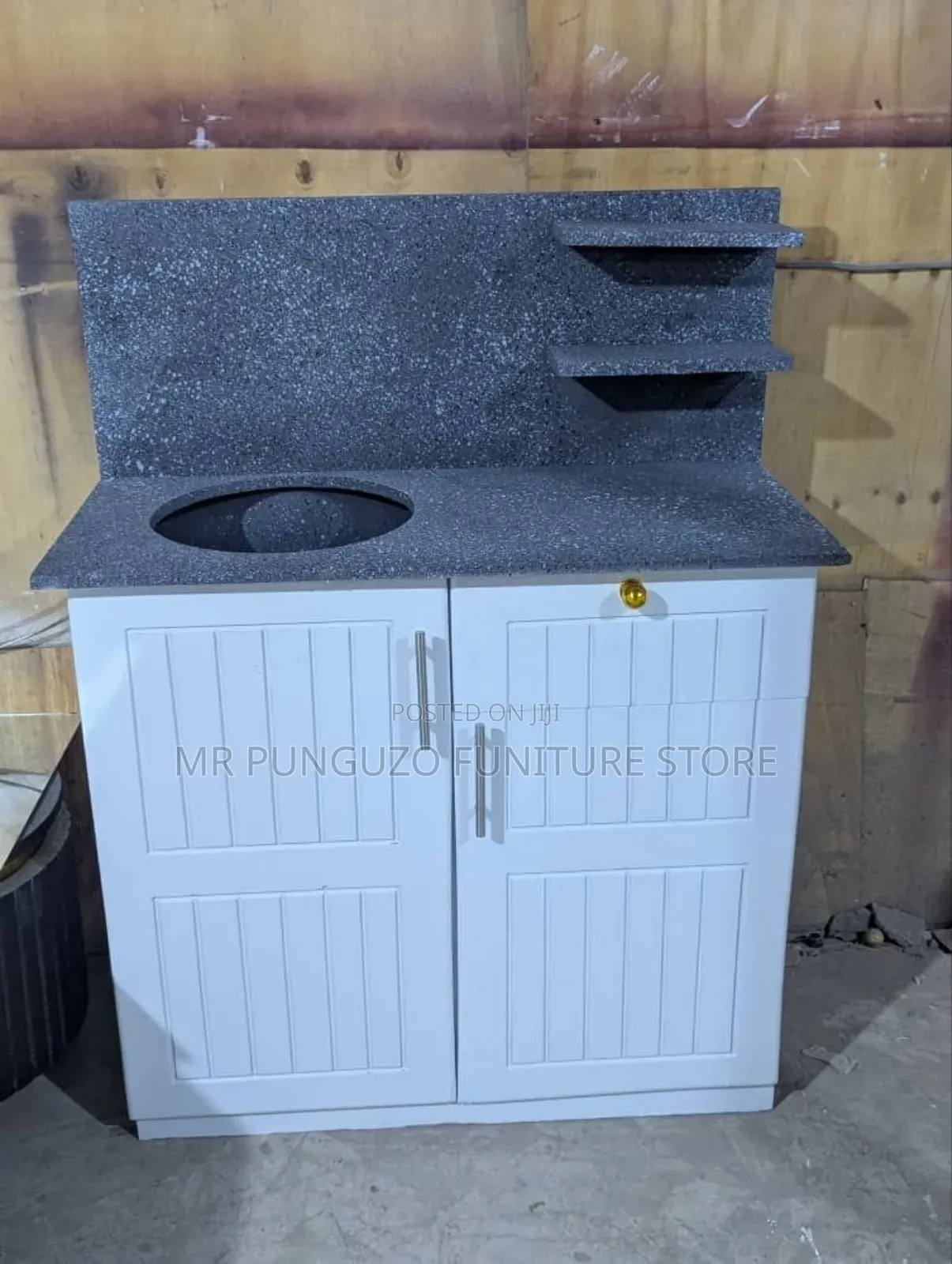 Meza Ya Mtungi Wa Ges Na Ubao Nyuma Wa Kuuzia Moshi in Kinondoni ...