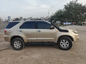 Toyota Fortuner 2005 Gold in Kinondoni - Cars, Passion Magari | Jiji.co.tz