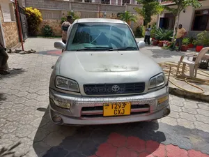 Toyota RAV4 1999 Silver in Ilala - Cars, Dickpekar Las Vegas | Jiji.co.tz