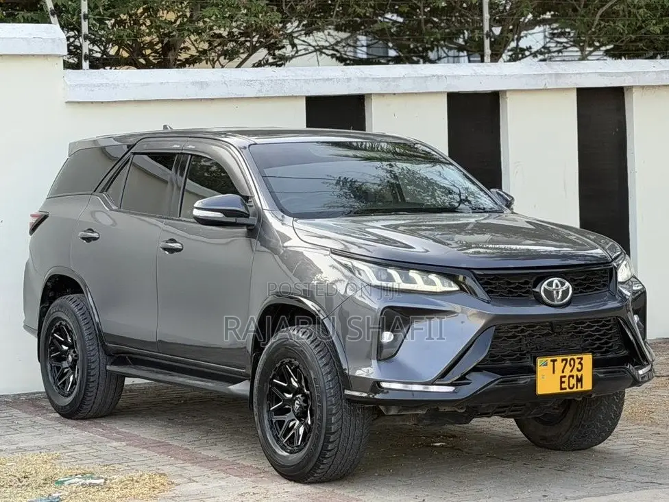 Toyota Fortuner 2.8 D AWD 2018 Gray in Kinondoni - Cars, Rajabu Shafii ...